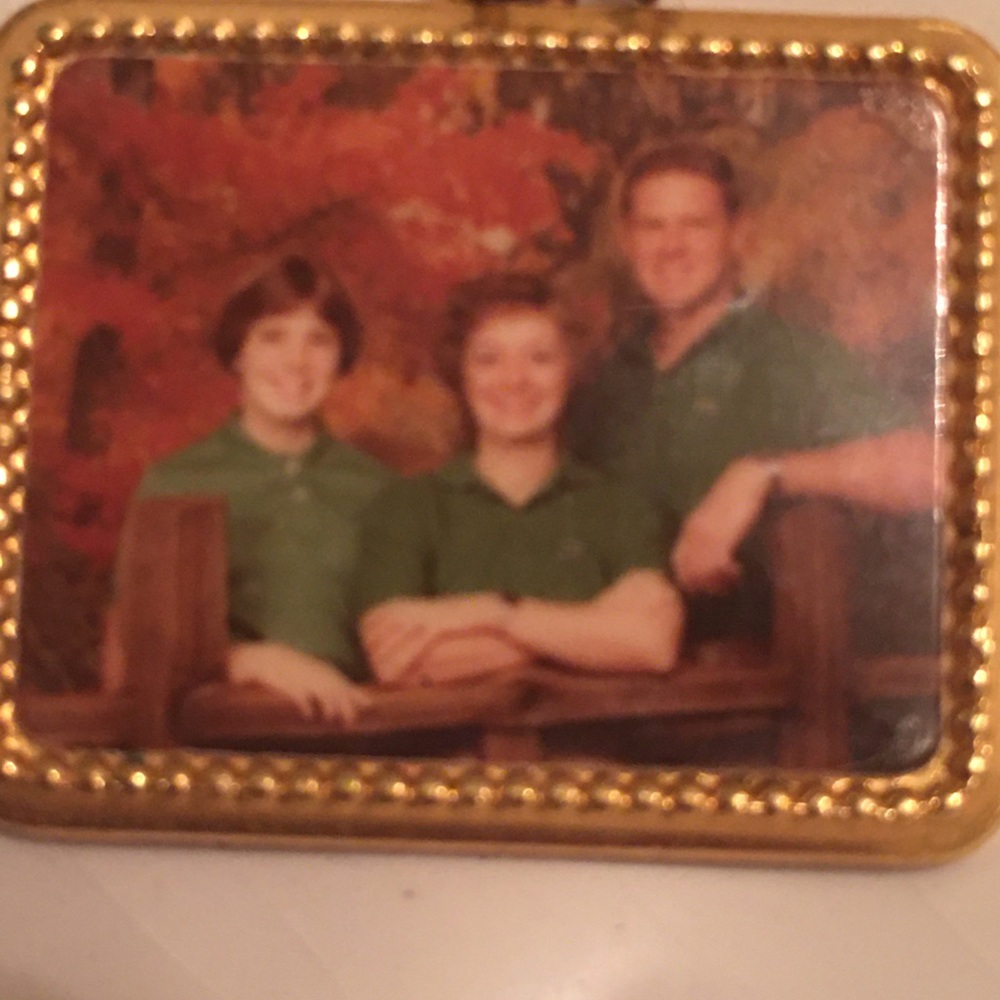 Vintage Olan Mills Awkward Family Photo Charm - Gem